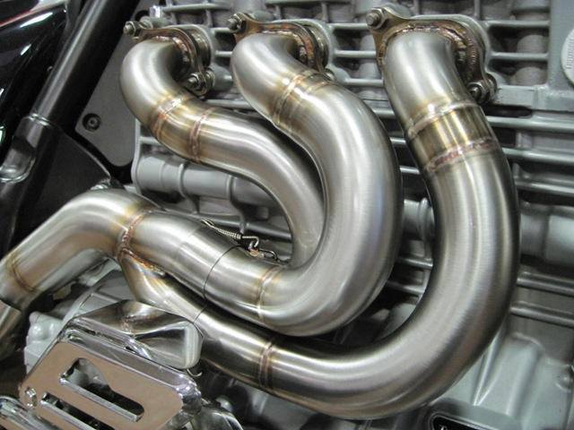 Rocket 3 Roadster 111 Exhausts and mufflers